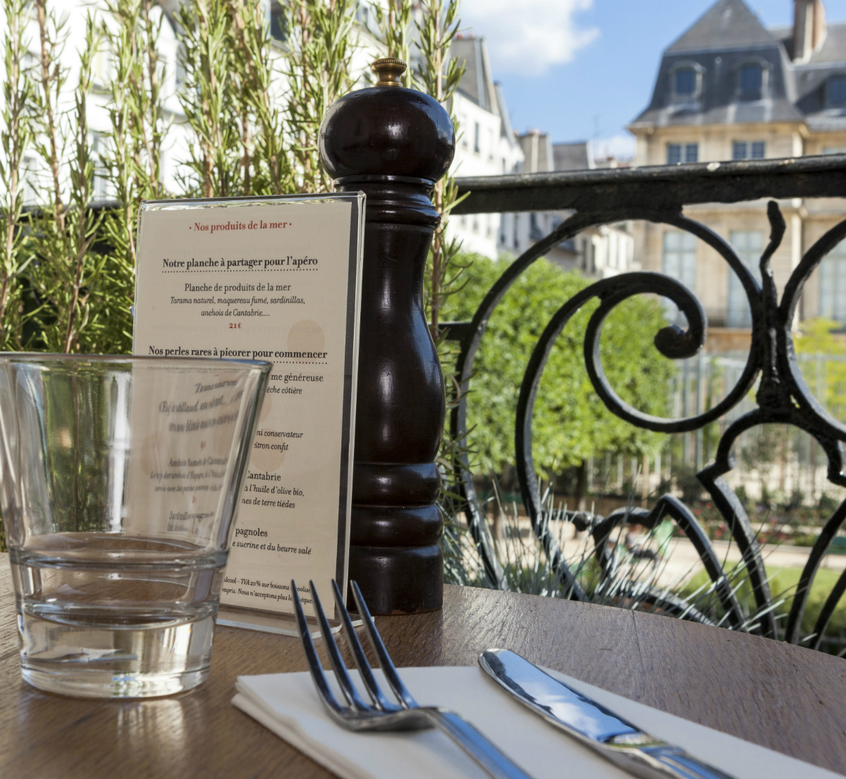 Glou | Bonjour Paris