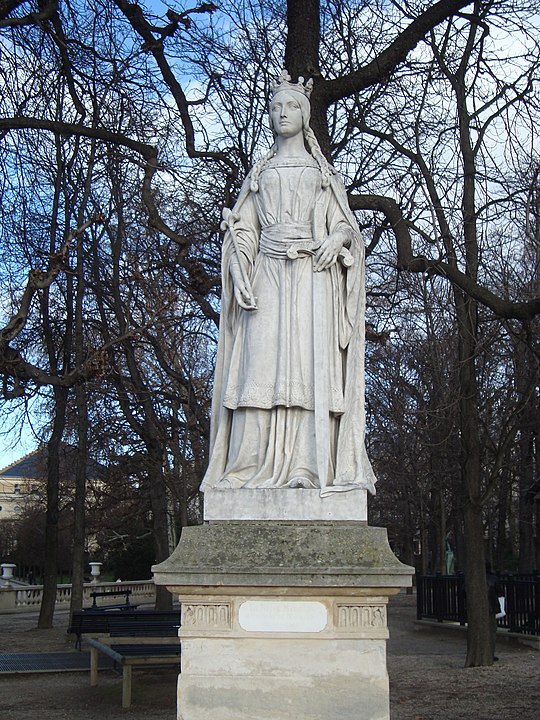 Poppy in Paris: A March Tribute to the City’s Women | Bonjour Paris