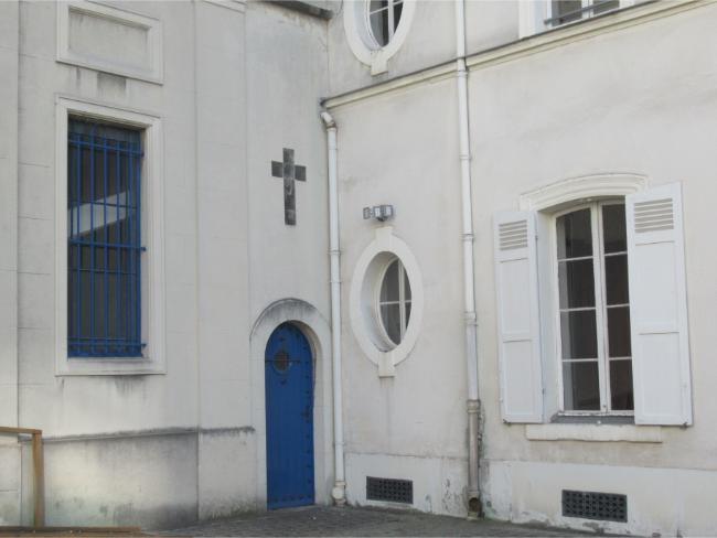 Walk in Paris: Place de la Nation & Picpus Cemetery | Bonjour Paris