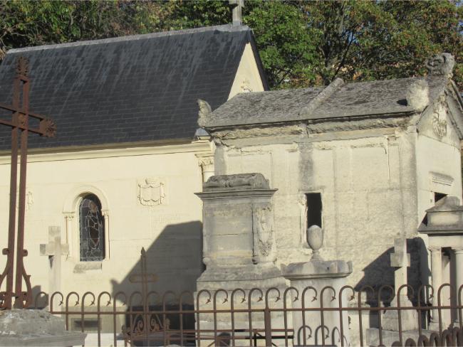 Walk in Paris: Place de la Nation & Picpus Cemetery | Bonjour Paris